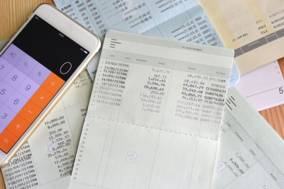 Apa Itu Invoice? Ketahui Jenis & Cara Membuatnya Apa Itu Invoice? Ketahui Jenis & Cara Membuatnya